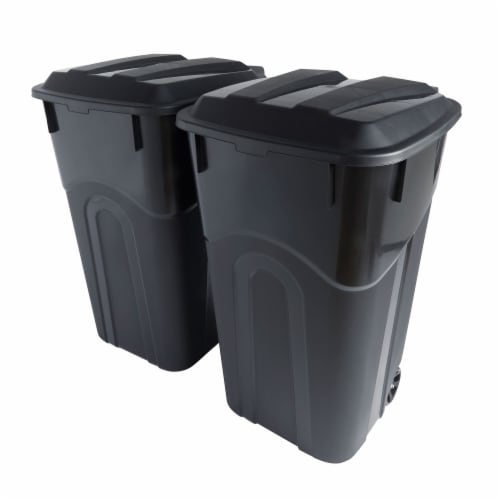 Outdoor trash can with lid store