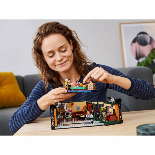 LEGO 21319 Friends Central Perk Building Set 1070 pc Smith s Food and Drug